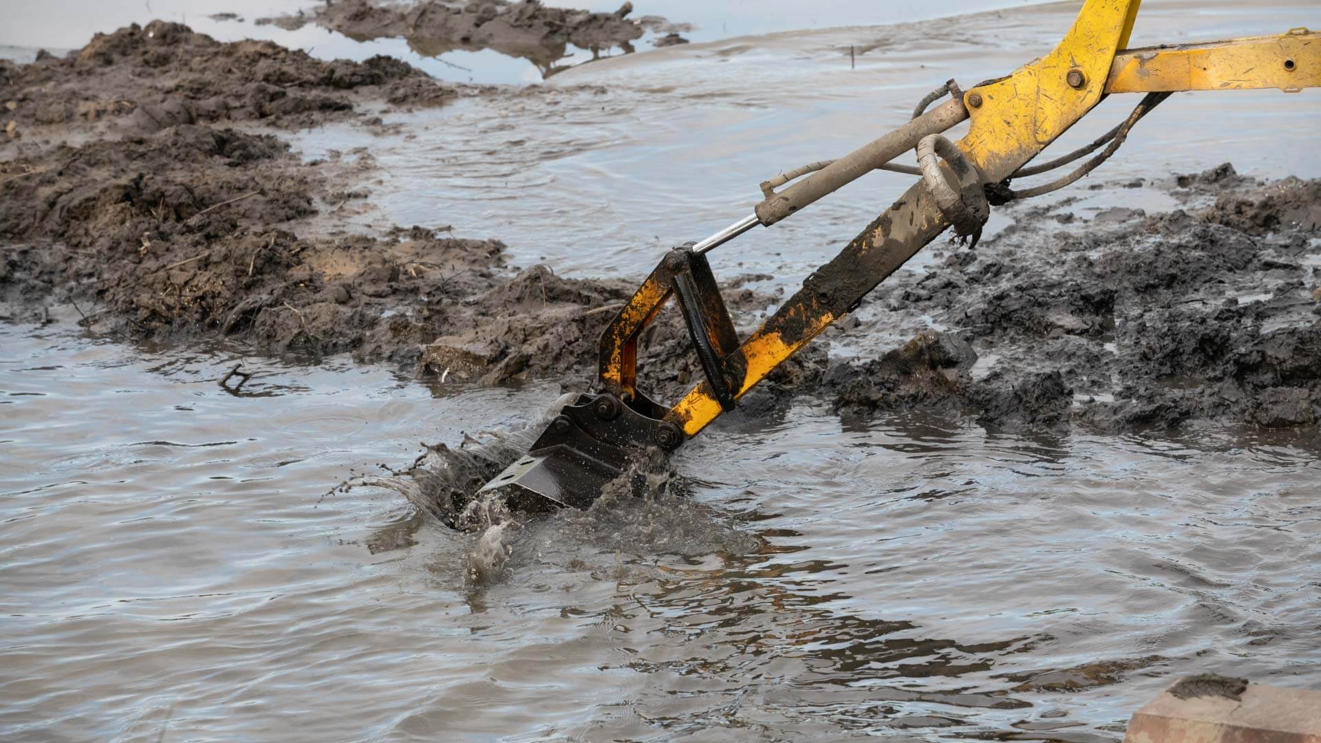 Advantages of Mechanical Dredging in Shallow Water